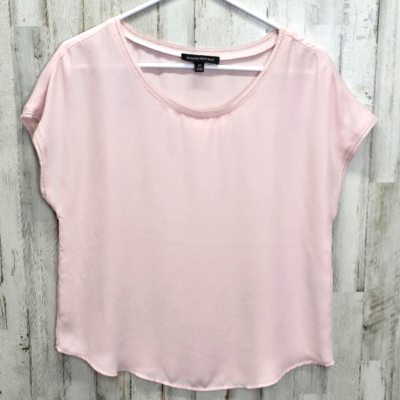 Banana Republic | Tops | Banana Republic Dainty Pastel Pink Silky Top ...